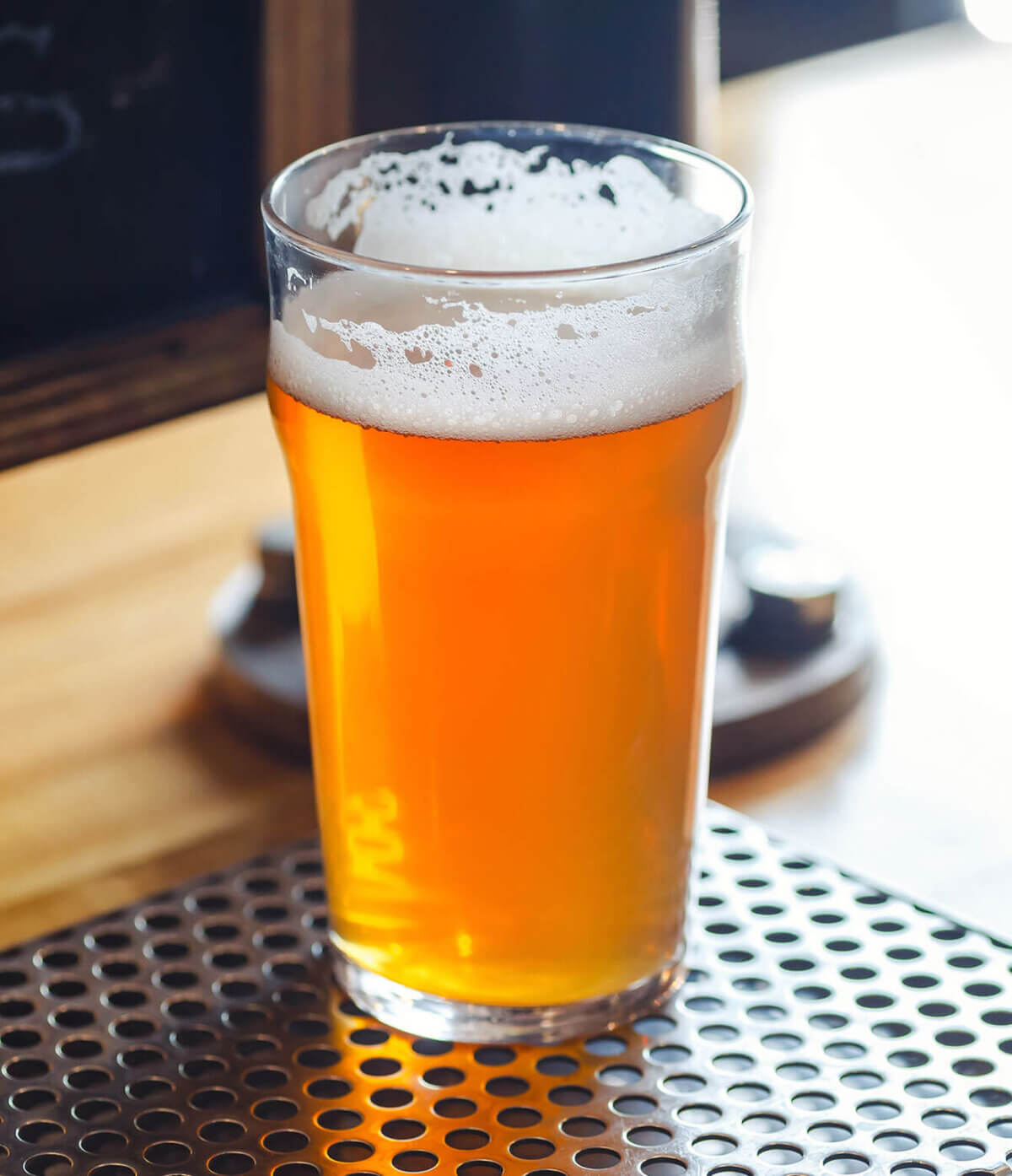 Main Differences Between a Pale Ale vs IPA Beer | Chilled Magazine